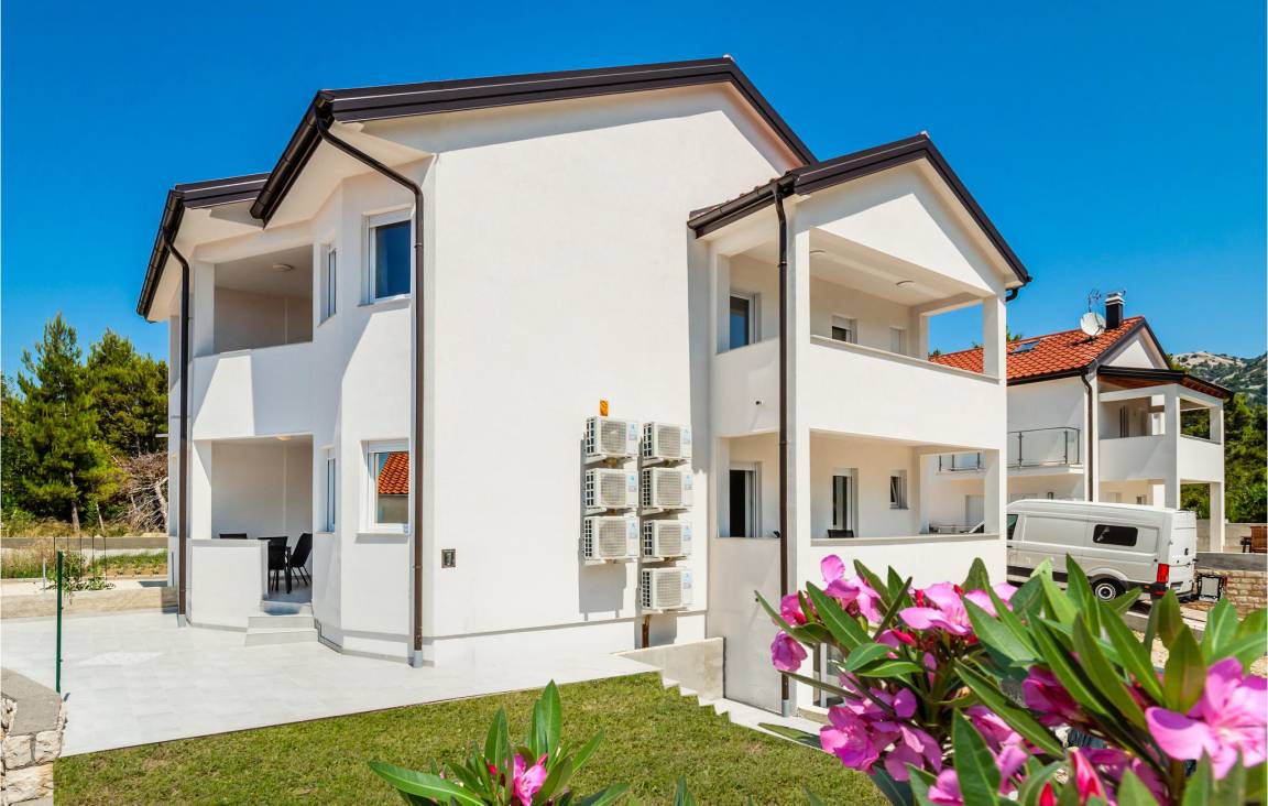 63 M² Apartment ∙ 2 Bedrooms ∙ 5 Guests - Rab