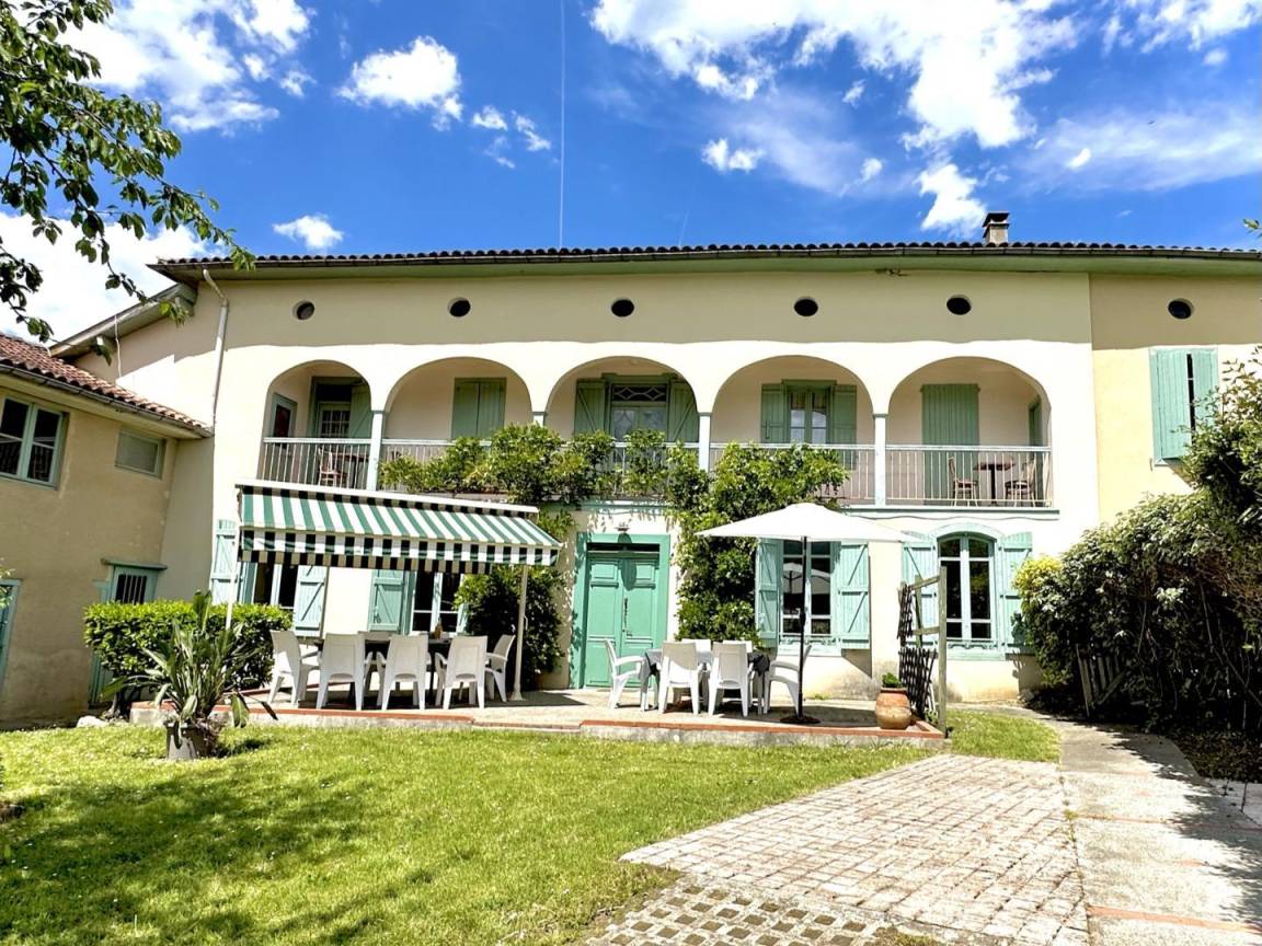 220 M² Gîte ∙ 5 Chambres ∙ 13 Personnes - Haute-Garonne