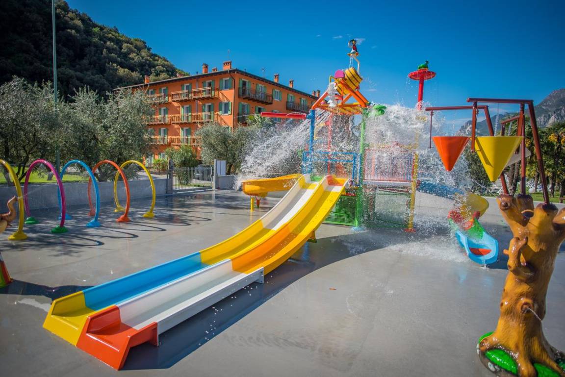 55 M² Hotelli ∙ 2 Makuuhuonetta ∙ 6 Vierasta - Nago–Torbole
