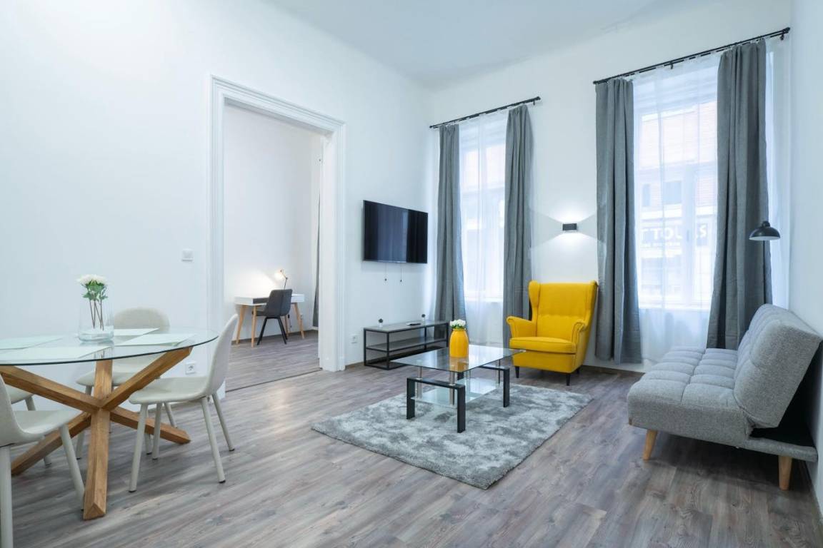 80 M² Apartment ∙ 2 Bedrooms ∙ 3 Guests - Budapest