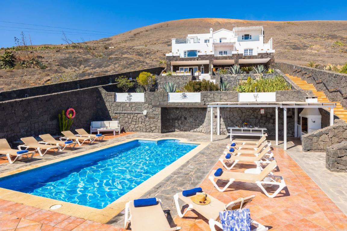 375 M² Villa ∙ 8 Bedrooms ∙ 16 Guests - Lanzarote