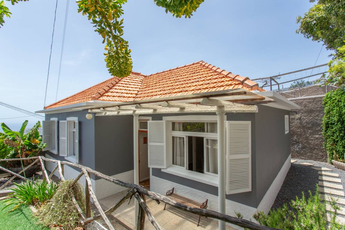 70 M² House ∙ 2 Bedrooms ∙ 7 Guests - フンシャル