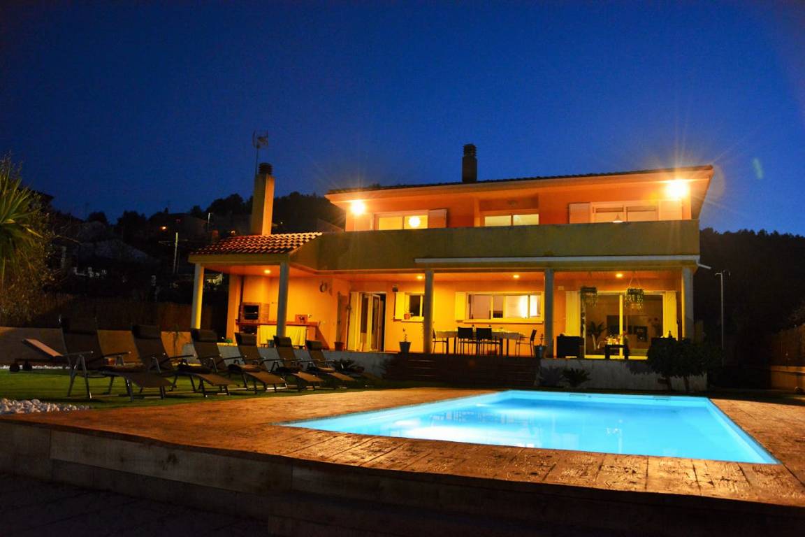 450 M² Huis ∙ 5 Slaapkamers ∙ 10 Gasten - Vilanova i la Geltrú