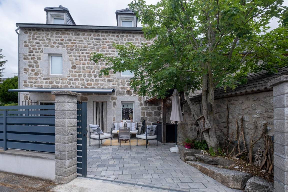 129 M² Gîte ∙ 3 Chambres ∙ 7 Personnes - Langogne