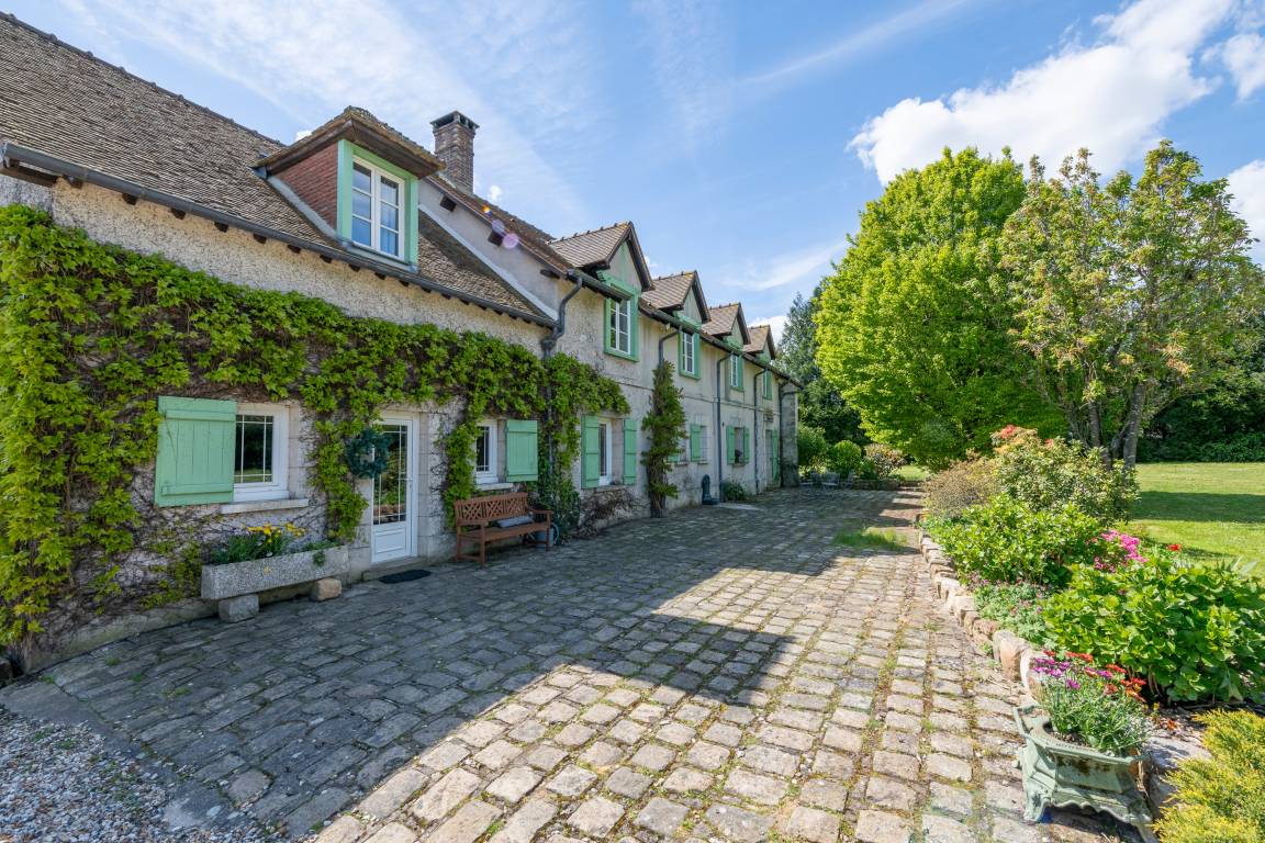 257 M² Maison De Vacances ∙ 5 Chambres ∙ 12 Personnes - Gisors