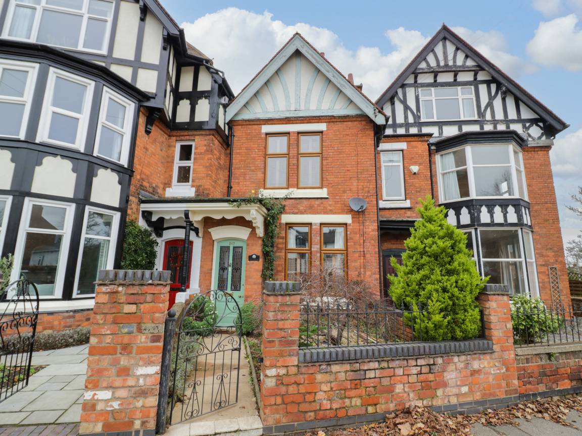 Cottage ∙ 2 Bedrooms ∙ 4 Guests - Rugby