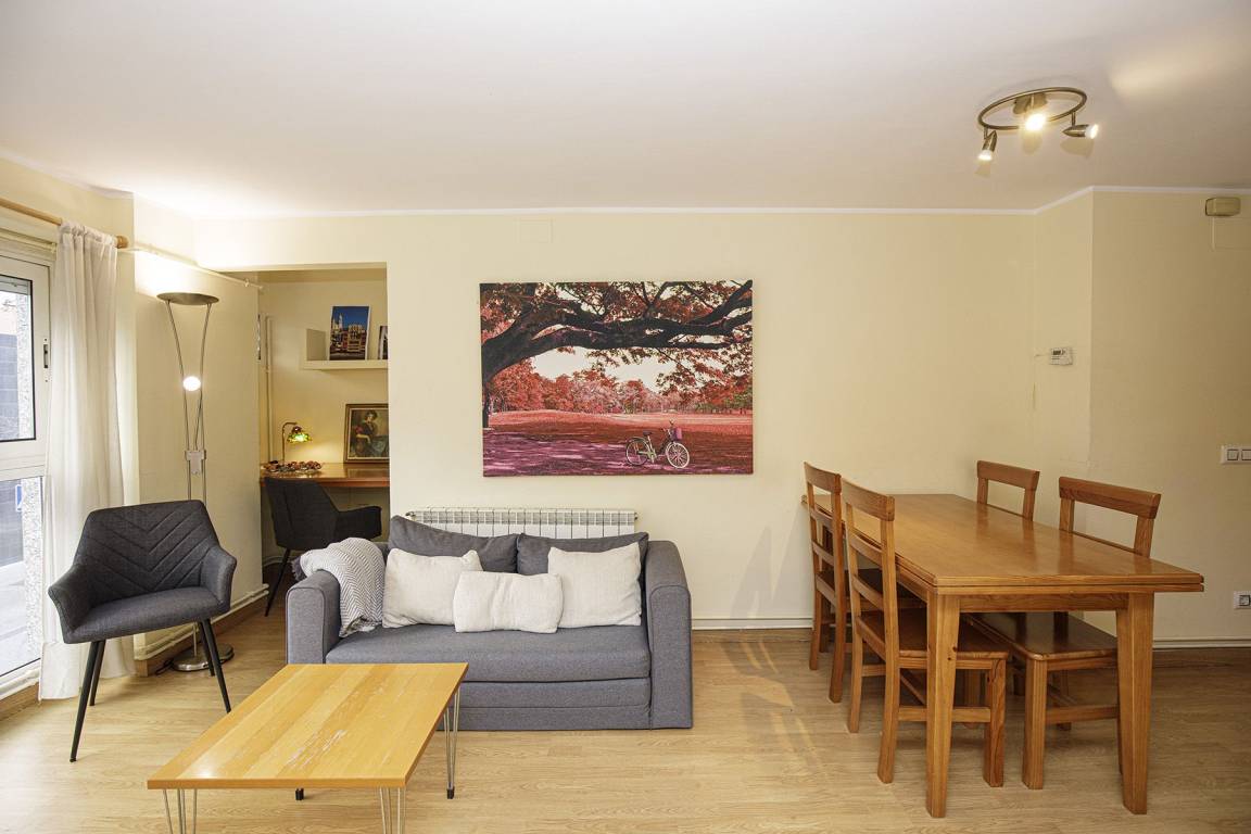 65 M² Apartment ∙ 2 Bedrooms ∙ 3 Guests - Girona