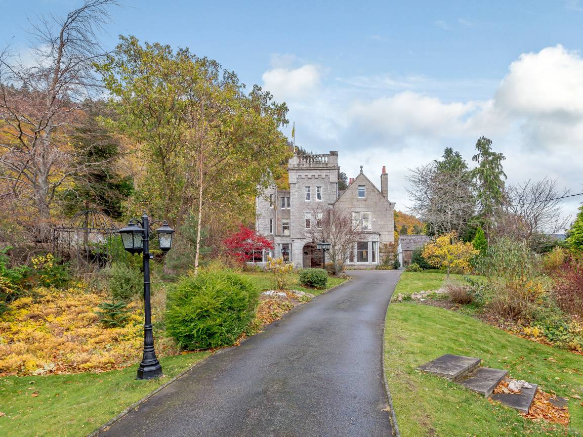 Cottage ∙ 6 Bedrooms ∙ 12 Guests - Moray