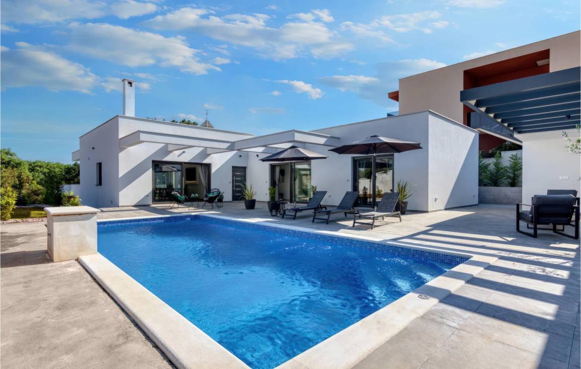 220 M² Ferienhaus ∙ 4 Schlafzimmer ∙ 8 Gäste - Pula