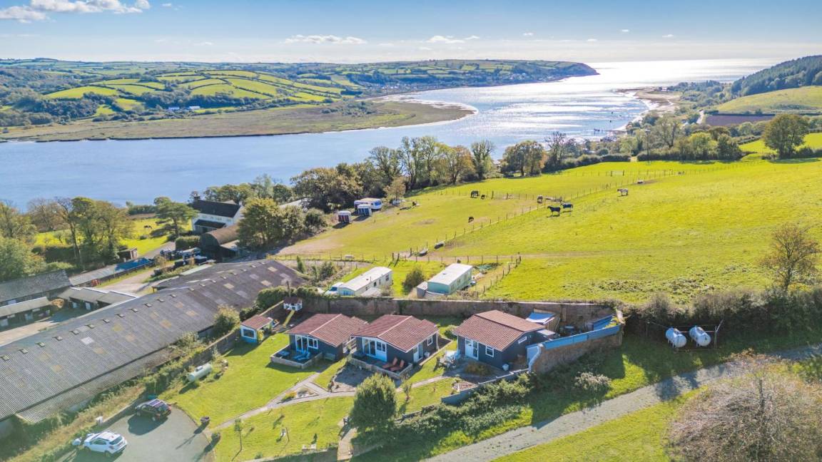 Lodge ∙ 2 Bedrooms ∙ 4 Guests - Wales
