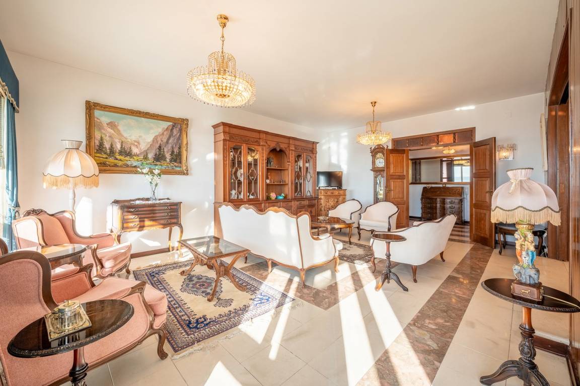 210 M² Apartment ∙ 3 Bedrooms ∙ 6 Guests - Lisszabon