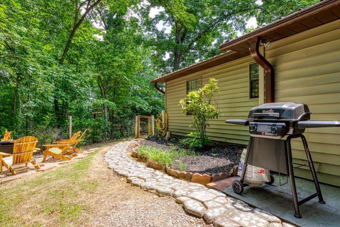 House ∙ 3 Bedrooms ∙ 7 Guests - Sevierville, TN