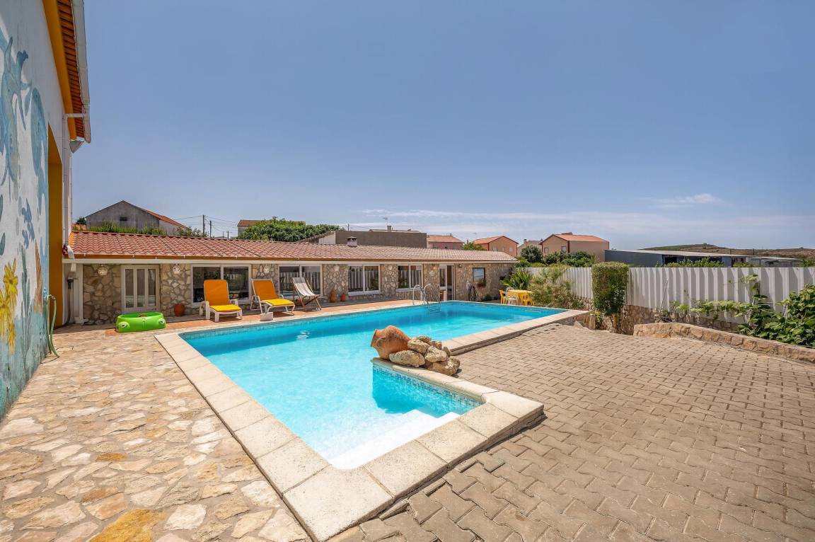 65 M² Huis ∙ 1 Slaapkamer ∙ 3 Gasten - Loures
