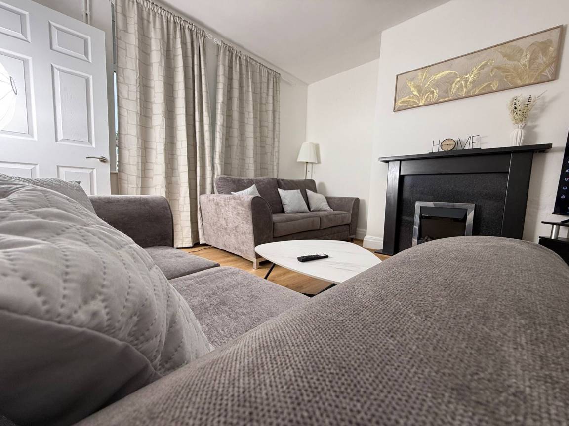 House ∙ 3 Bedrooms ∙ 6 Guests - Barnsley