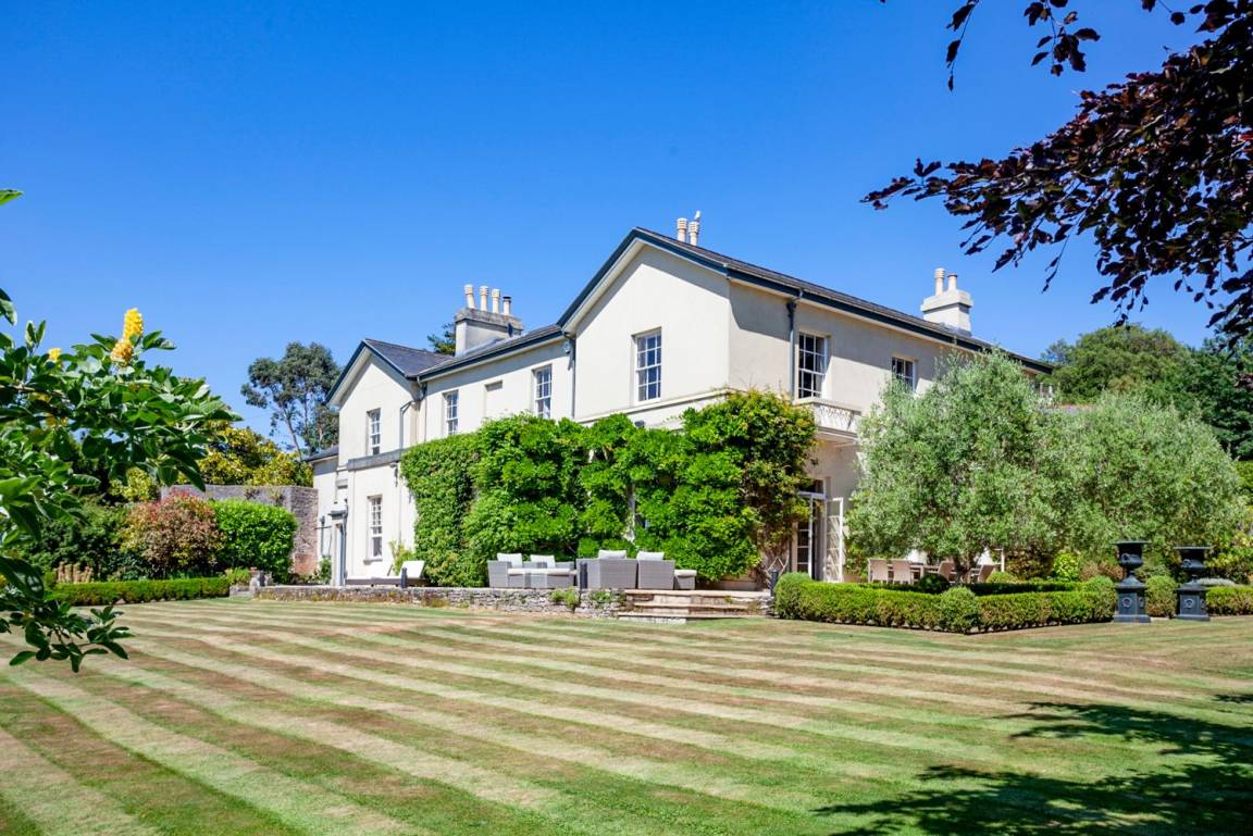 Villa ∙ 5 Bedrooms ∙ 10 Guests - Torquay