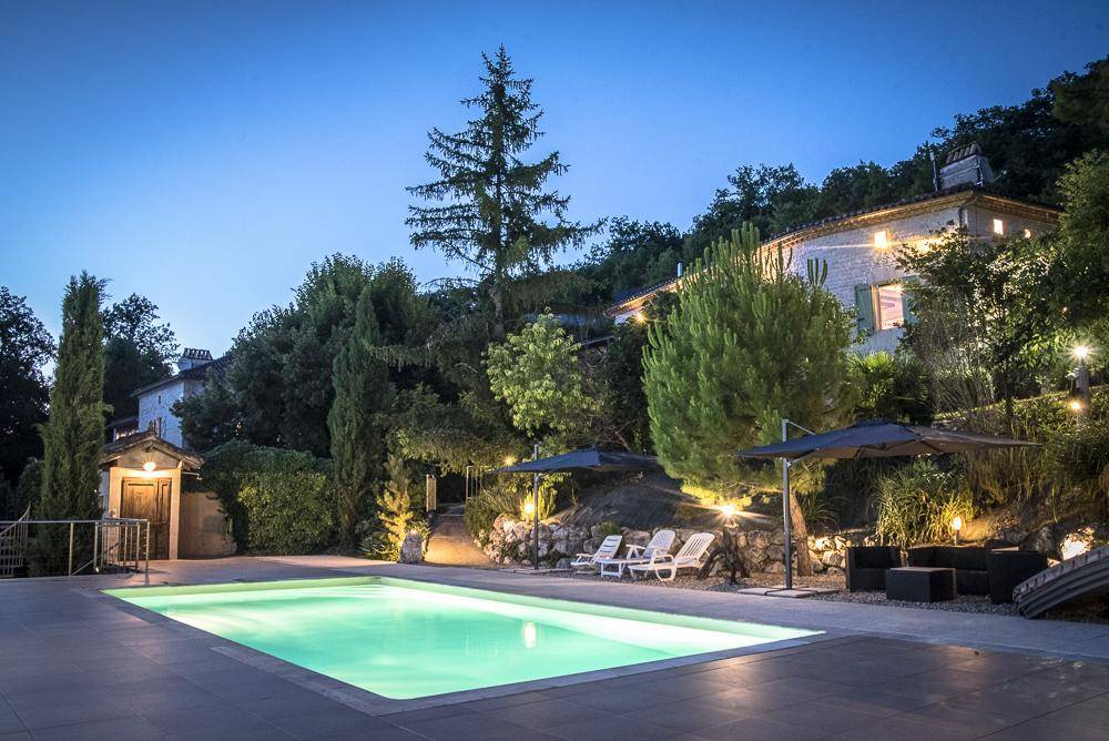 300 M² Gîte ∙ 7 Chambres ∙ 15 Personnes - Montcuq