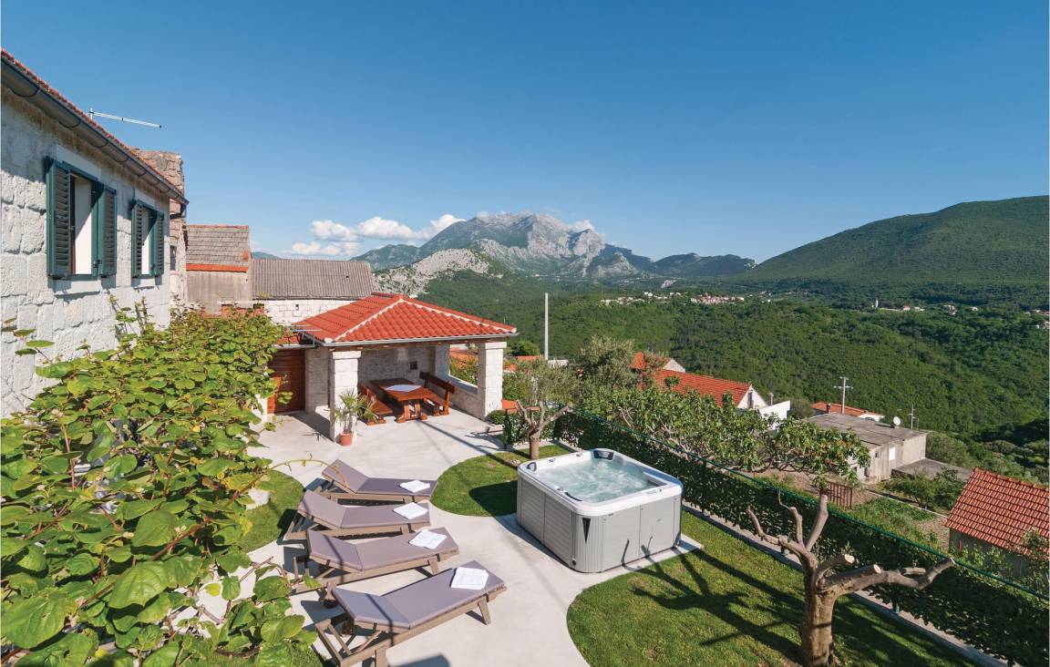 93 M² House ∙ 3 Bedrooms ∙ 6 Guests - Brela