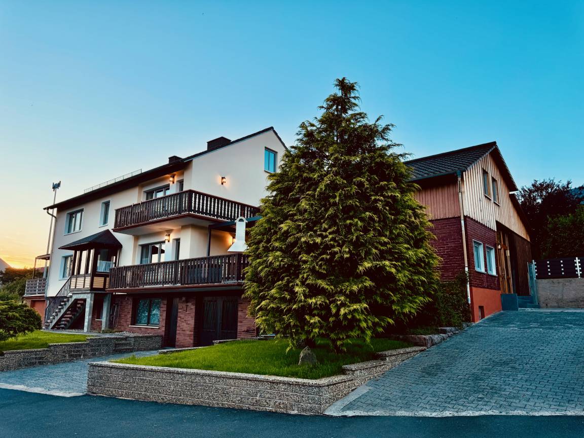 340 M² Ferienhaus ∙ 6 Schlafzimmer ∙ 22 Gäste - Lauterbach (Hessen)