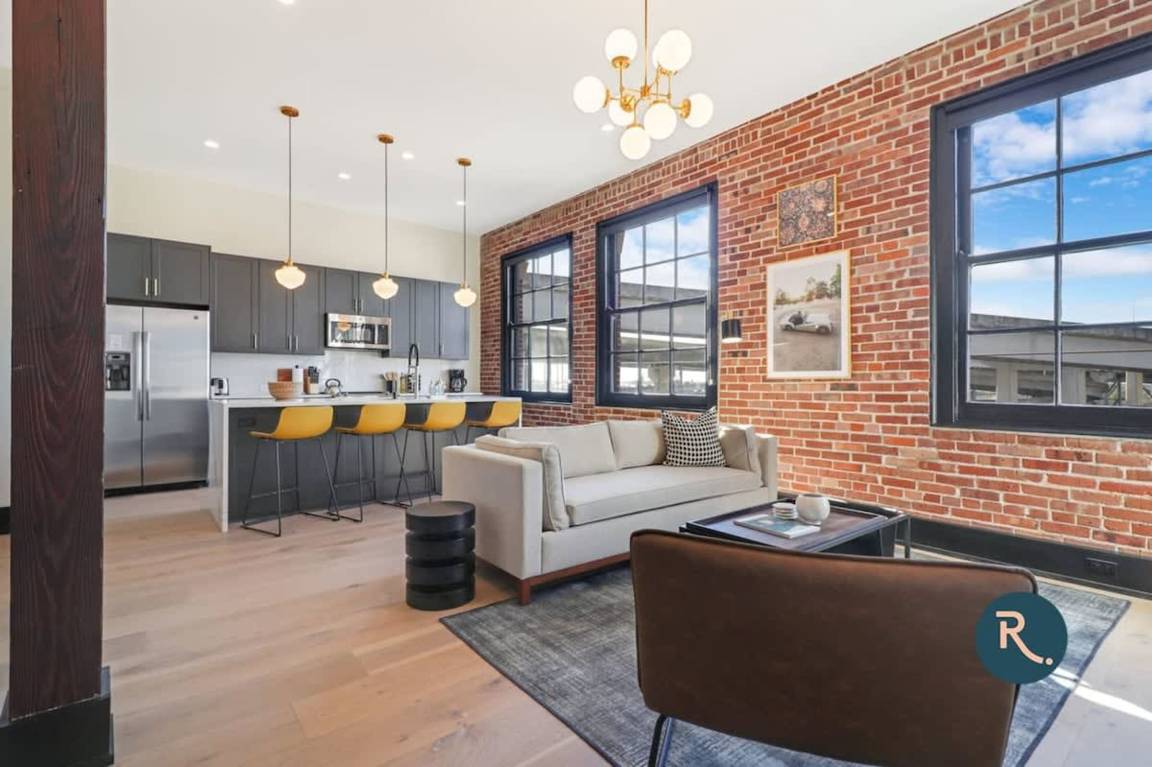 Apartment ∙ 7 Bedrooms ∙ 18 Guests - Mardi Gras New Orleans