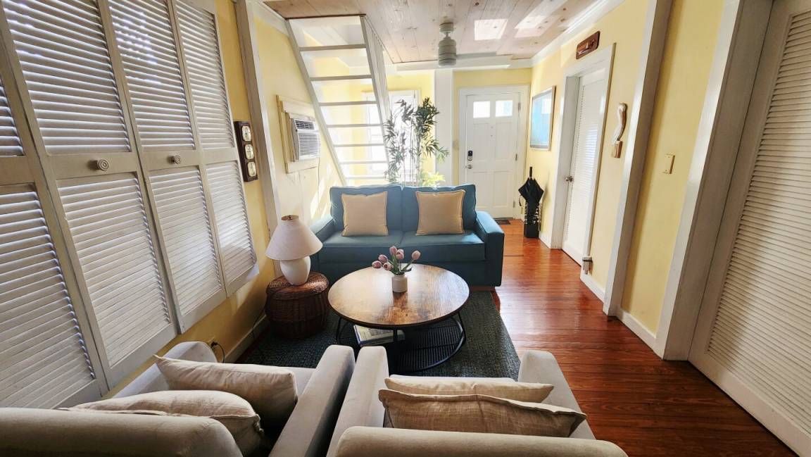 Apartment ∙ 2 Bedrooms ∙ 4 Guests - Key West, FL