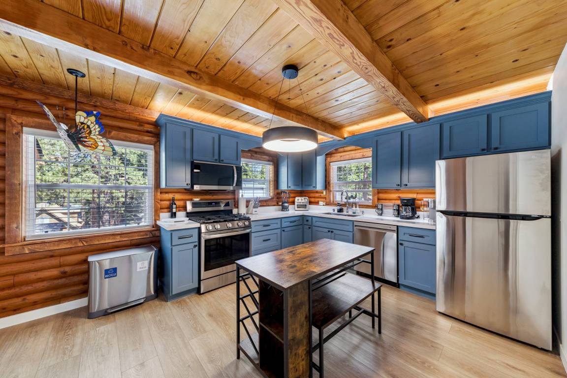102 M² Cabin ∙ 3 Bedrooms ∙ 6 Guests - South Lake Tahoe, CA