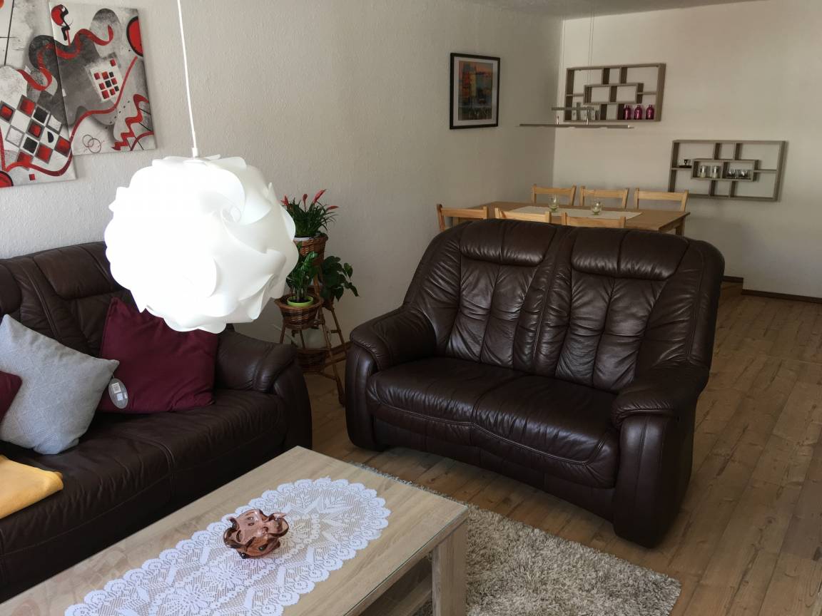 63 M² Ferienwohnung ∙ 1 Schlafzimmer ∙ 2 Gäste - Olbersdorf