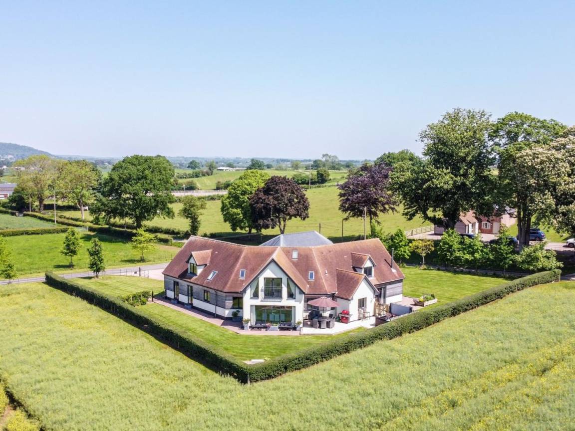 Cottage ∙ 5 Bedrooms ∙ 10 Guests - Hereford