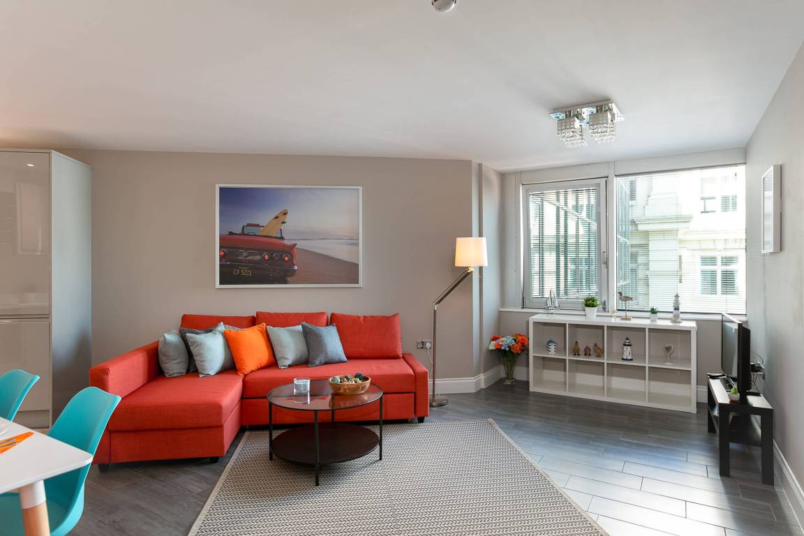 Apartment ∙ 2 Bedrooms ∙ 8 Guests - Brighton Marina