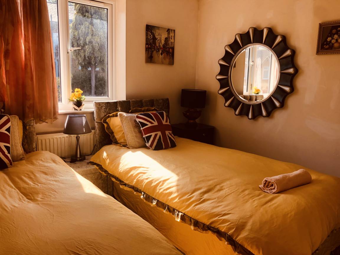 150 M² House ∙ 4 Bedrooms ∙ 7 Guests - London