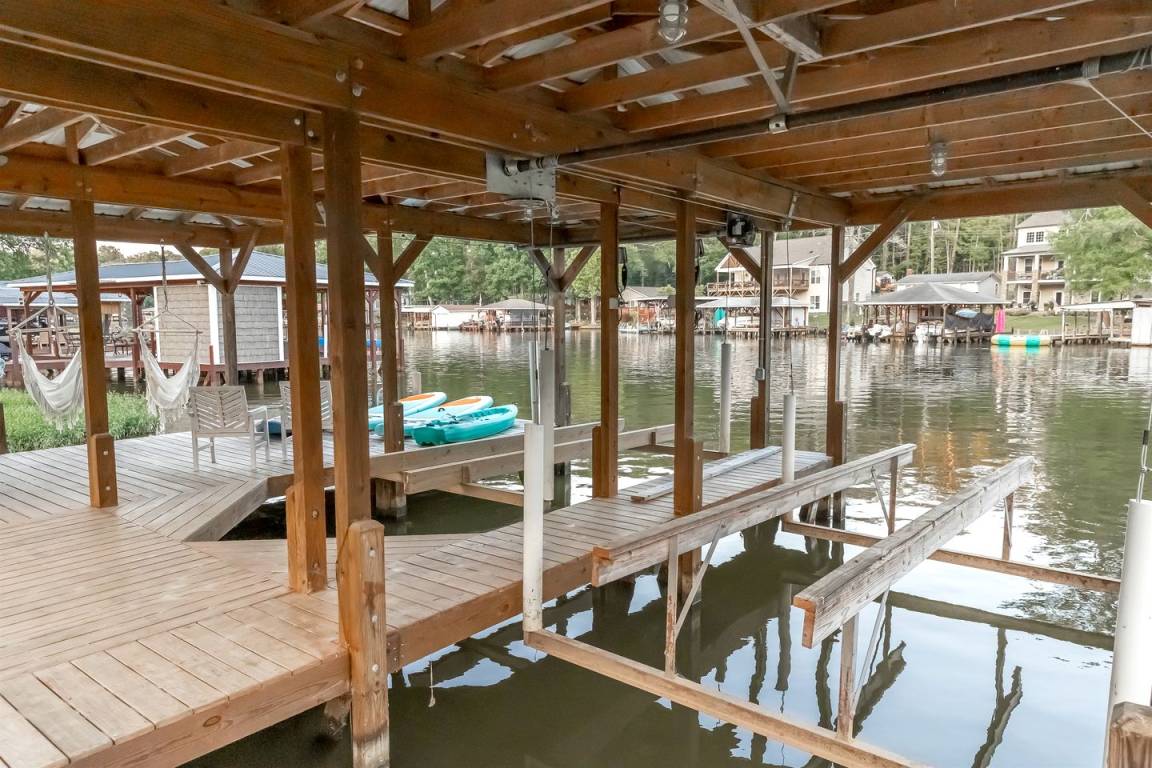 House ∙ 4 Bedrooms ∙ 13 Guests - Lake Tillery, NC