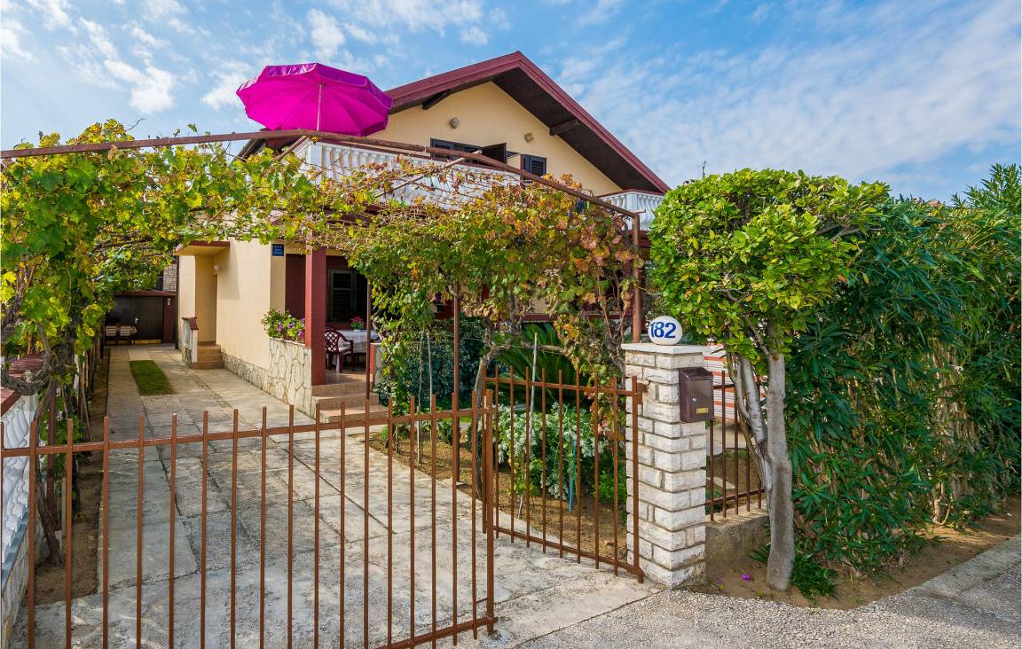 114 M² Maisonette ∙ 4 Bedrooms ∙ 12 Guests - Privlaka