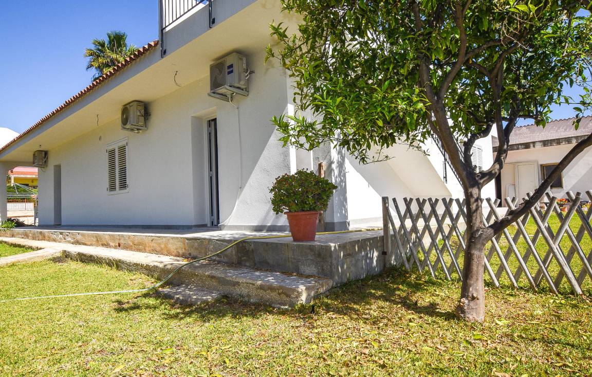 200 M² Maison De Vacances ∙ 4 Chambres ∙ 14 Personnes - Belvedere