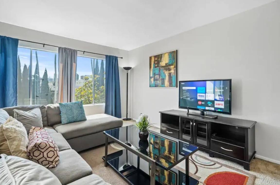 Apartment ∙ 2 Bedrooms ∙ 4 Guests - Beverly Hills, CA