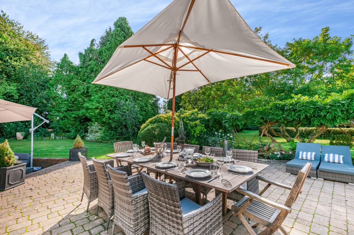 Cottage ∙ 5 Bedrooms ∙ 14 Guests - Canterbury