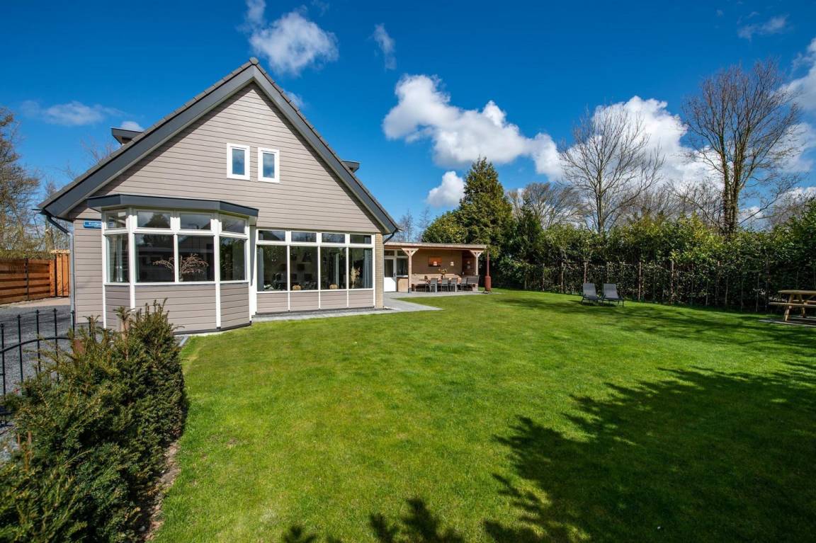 110 M² Ferienhaus ∙ 5 Schlafzimmer ∙ 10 Gäste - De Banjaard
