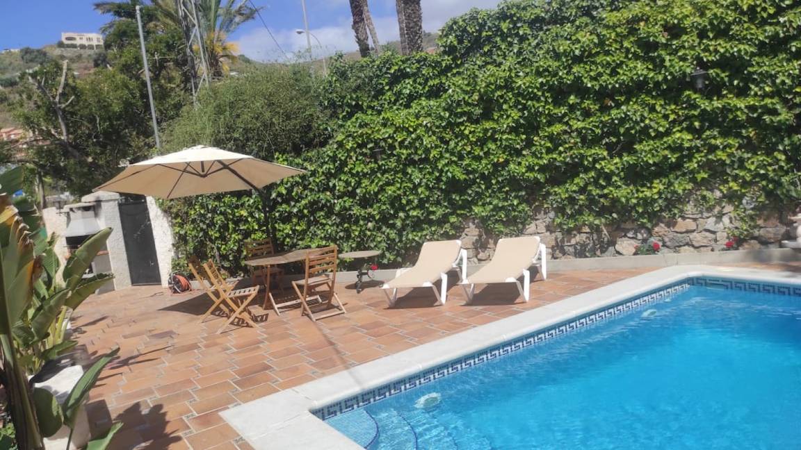 100 M² Villa ∙ 4 Bedrooms ∙ 8 Guests - Salobreña