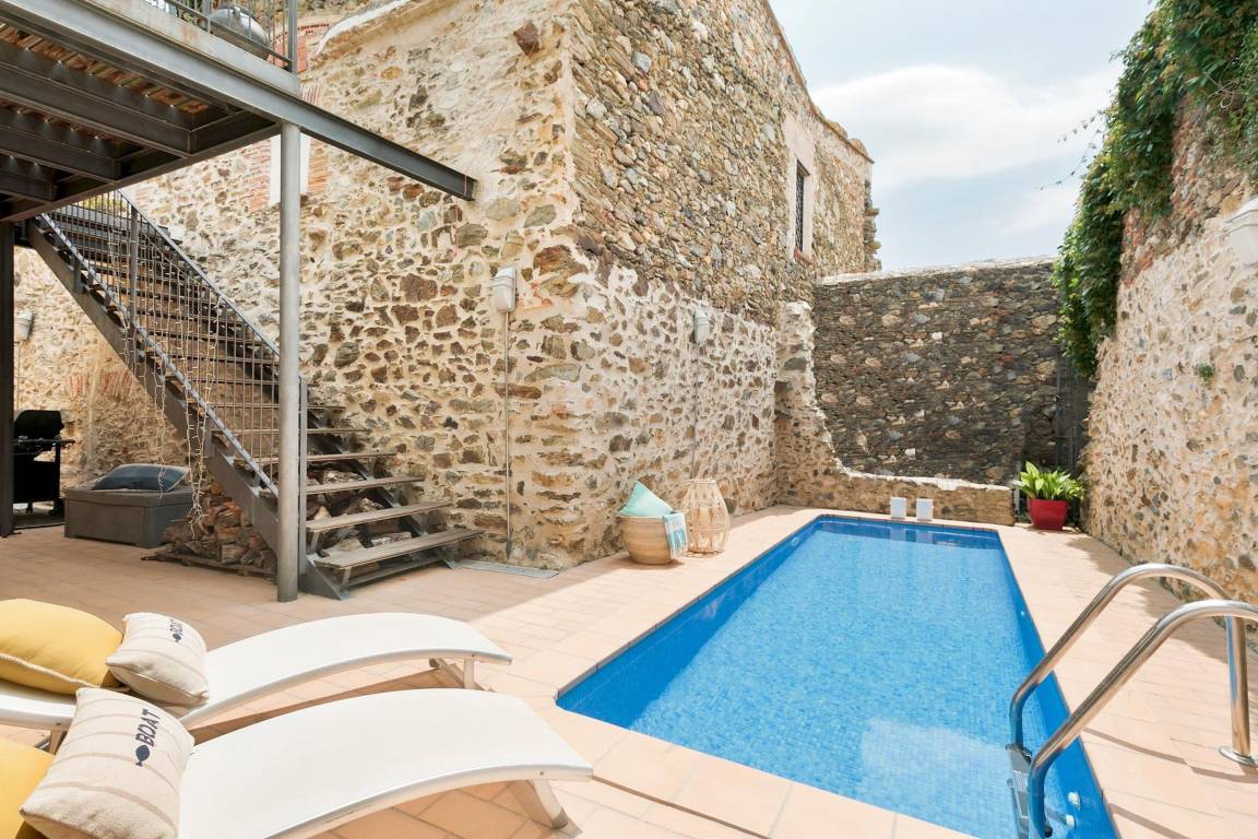 350 M² Casa ∙ 4 Camere Da Letto ∙ 8 Ospiti - Garriguella