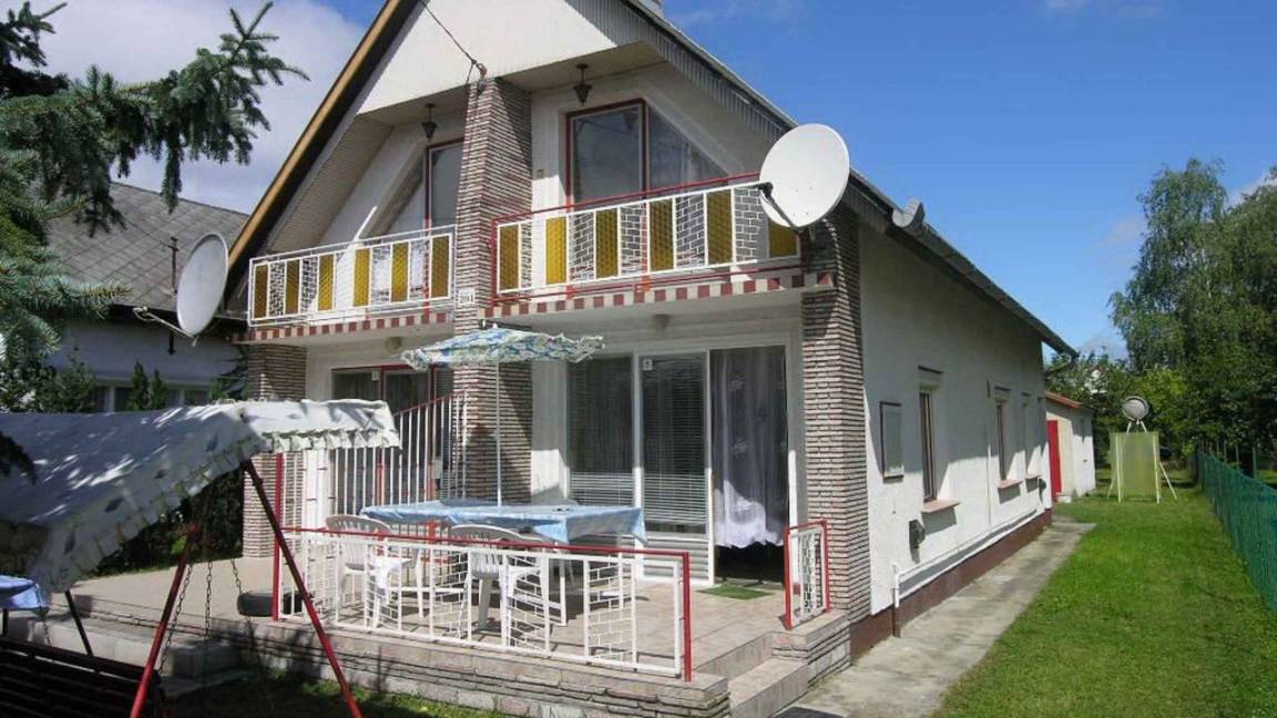 80 M² Ferienhaus ∙ 2 Schlafzimmer ∙ 4 Gäste - Fonyód