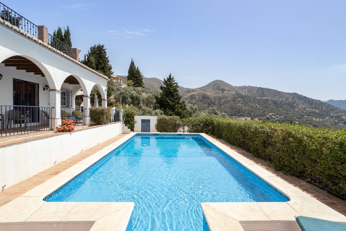 337 M² Villa ∙ 6 Chambres ∙ 16 Personnes - Torre del Mar