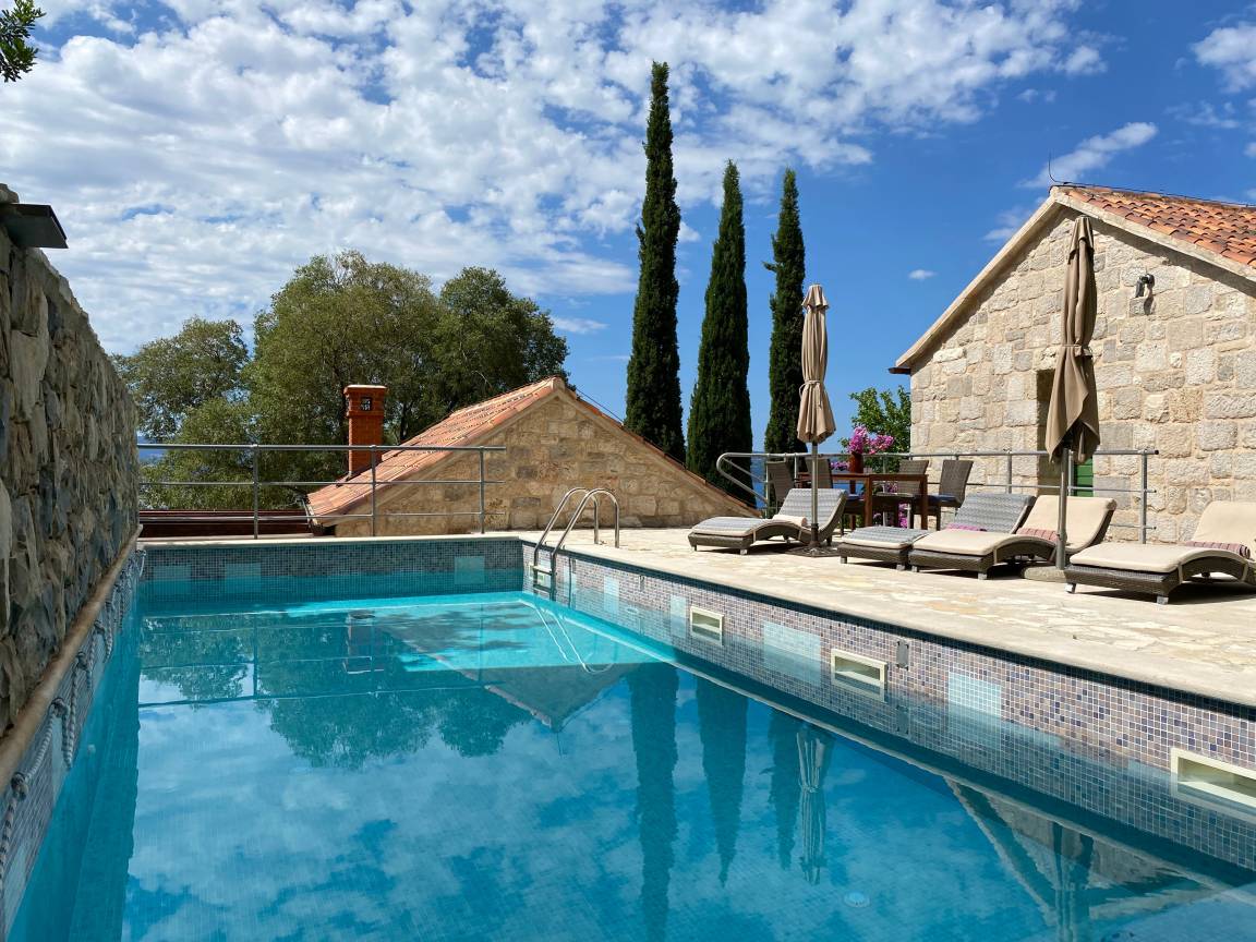 140 M² Villa ∙ 4 Schlafzimmer ∙ 8 Gäste - Omiš