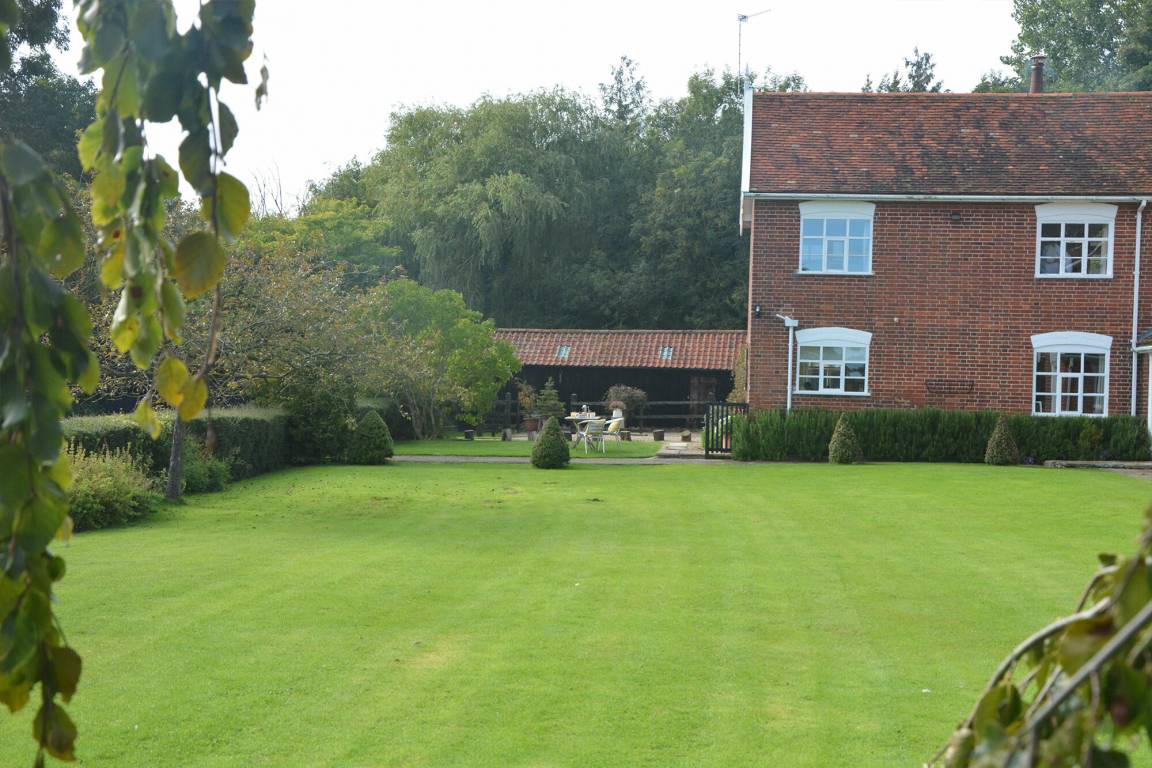 Cottage ∙ 2 Bedrooms ∙ 4 Guests - Beccles
