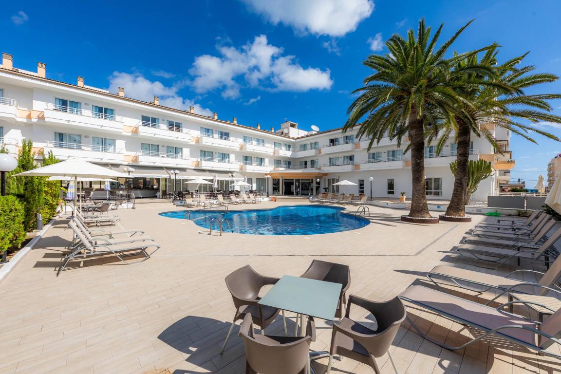 75 M² Aparthotel ∙ 3 Schlafzimmer ∙ 5 Gäste - Can Picafort