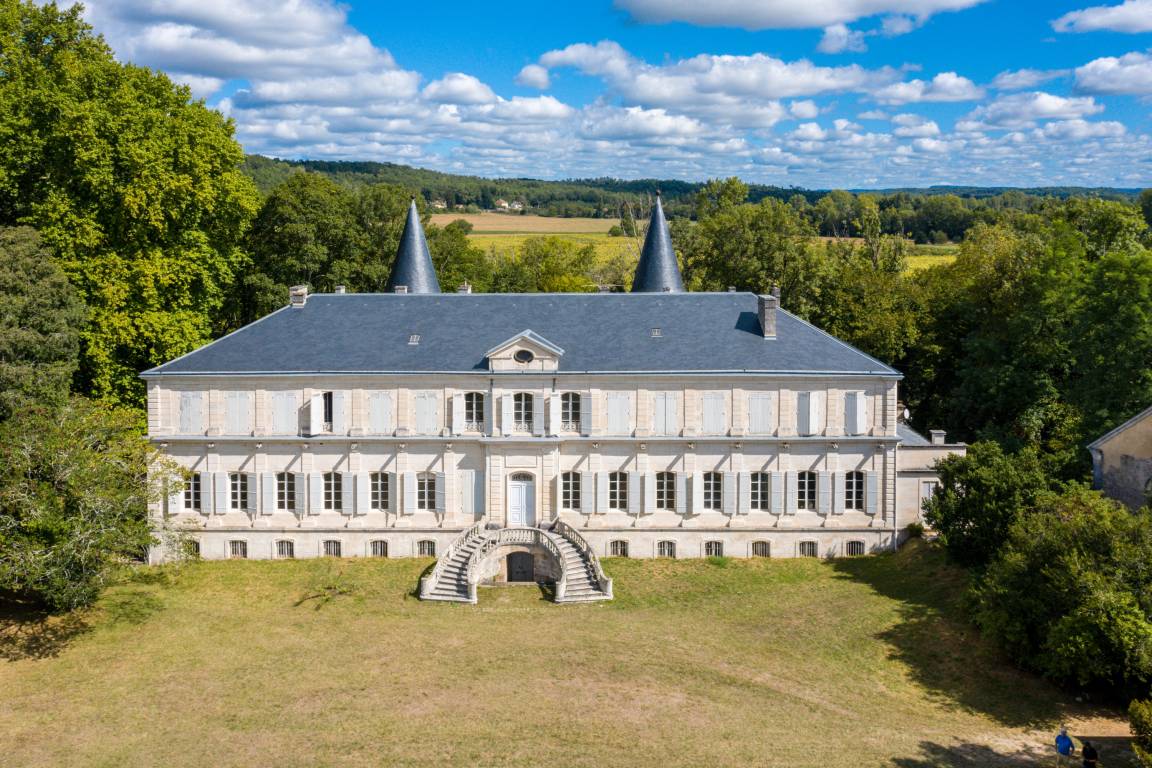 250 M² House ∙ 5 Bedrooms ∙ 12 Guests - Dordogne