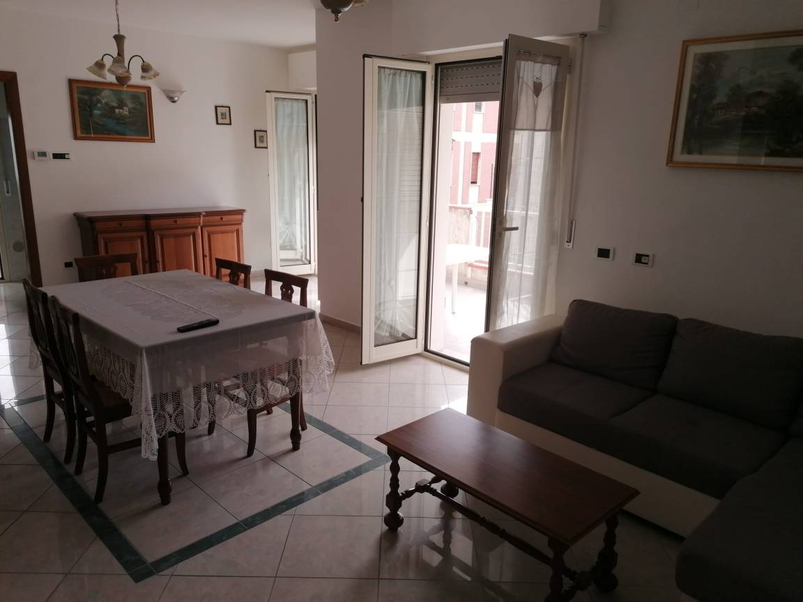 90 M² Appartement ∙ 2 Slaapkamers ∙ 5 Gasten - Pineto