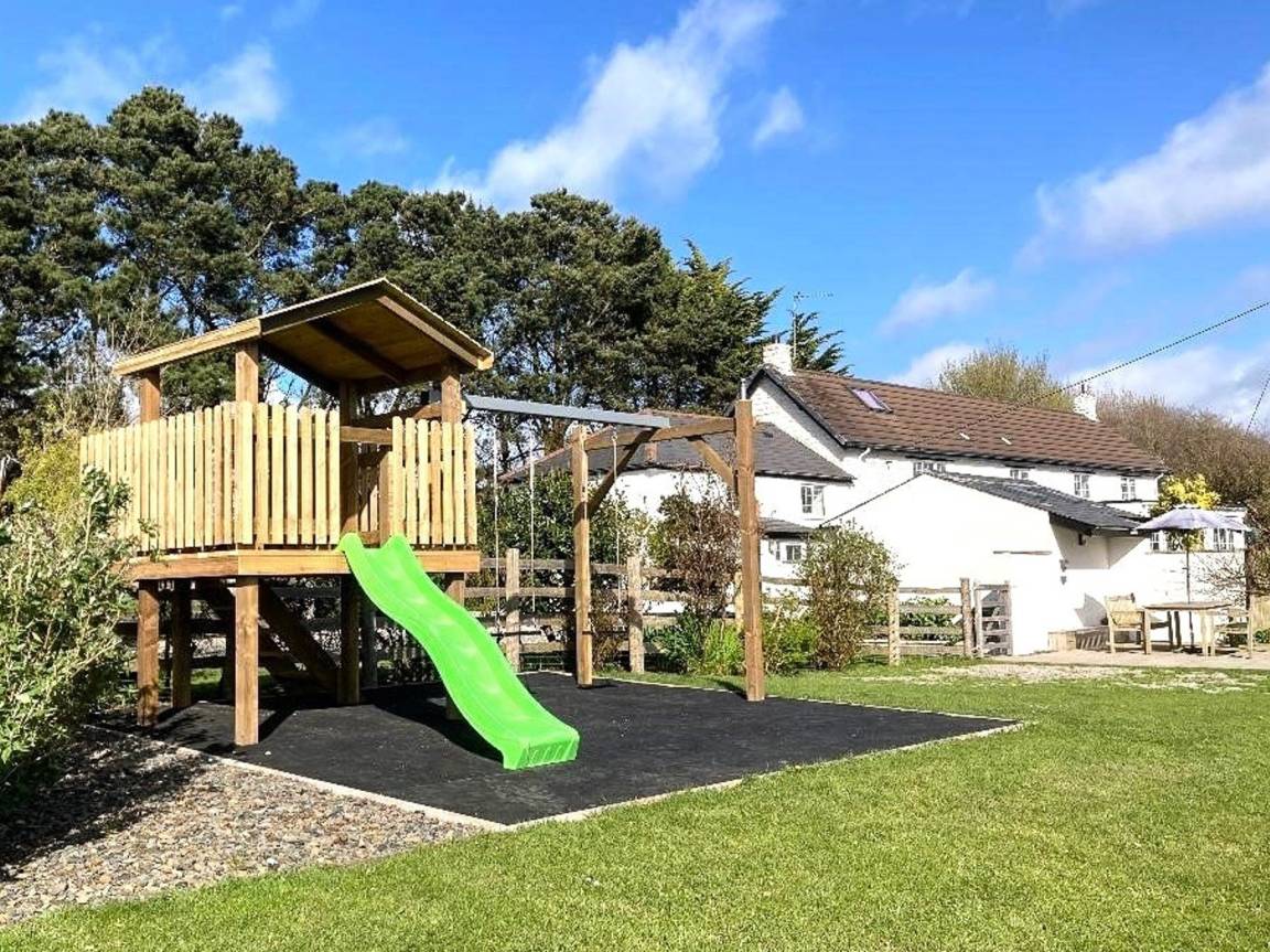 Cottage ∙ 2 Bedrooms ∙ 4 Guests - Stratton