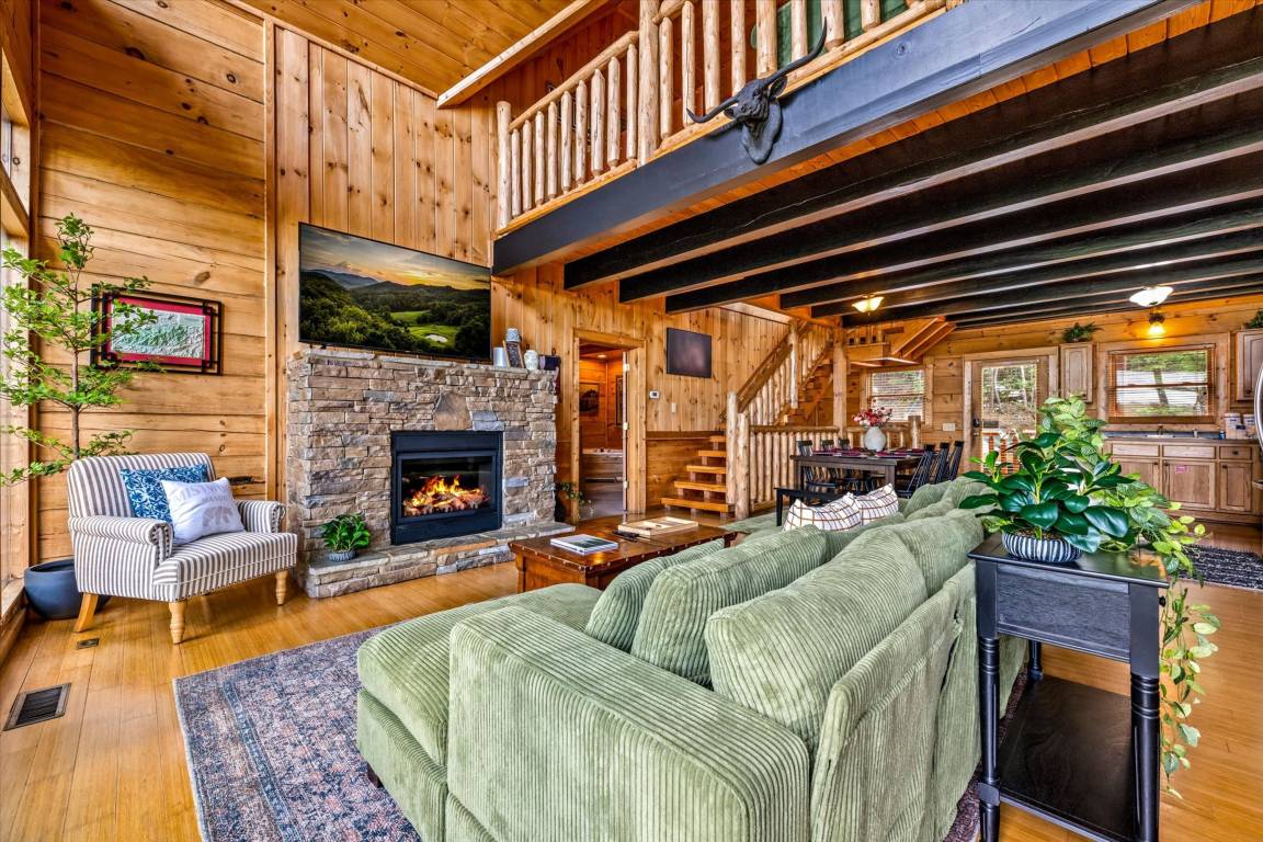 Apartment ∙ 8 Bedrooms ∙ 16 Guests - Pigeon Forge, TN