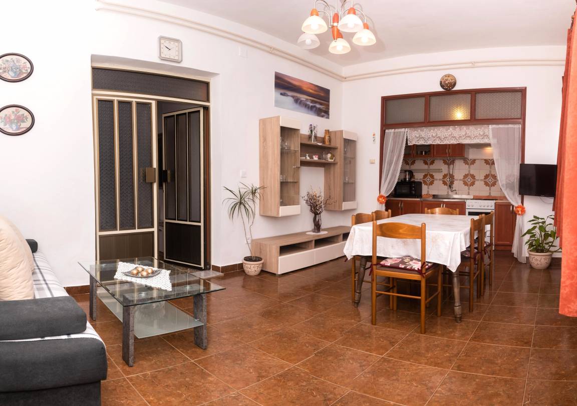 120 M² Ferienwohnung ∙ 3 Schlafzimmer ∙ 6 Gäste - Murter