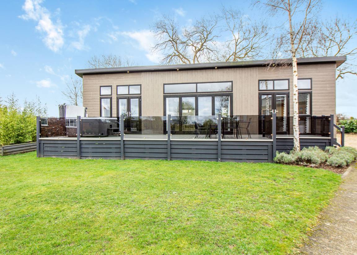 Chalet ∙ 2 Bedrooms ∙ 4 Guests - Lincolnshire