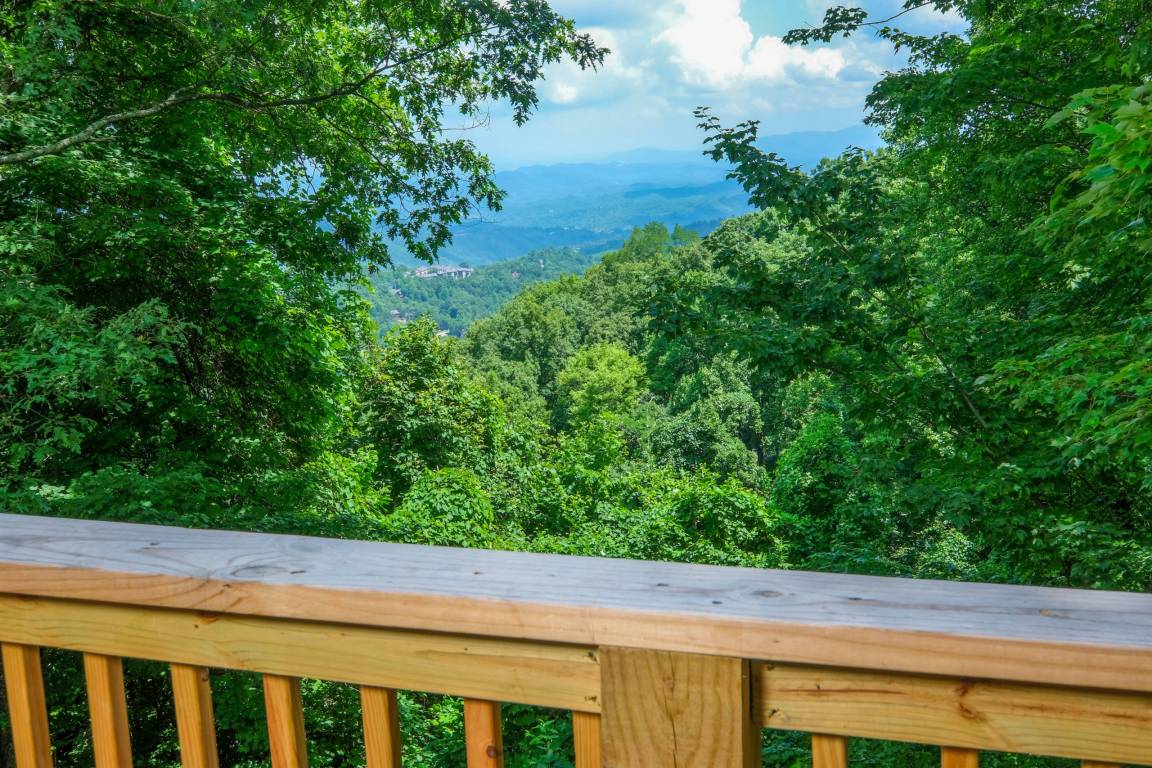 167 M² Cabin ∙ 4 Bedrooms ∙ 10 Guests - Gatlinburg, TN