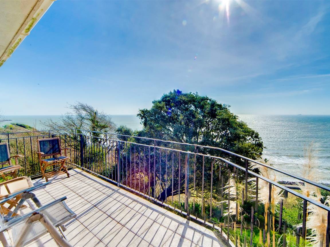 Cottage ∙ 4 Bedrooms ∙ 8 Guests - Isle of Wight